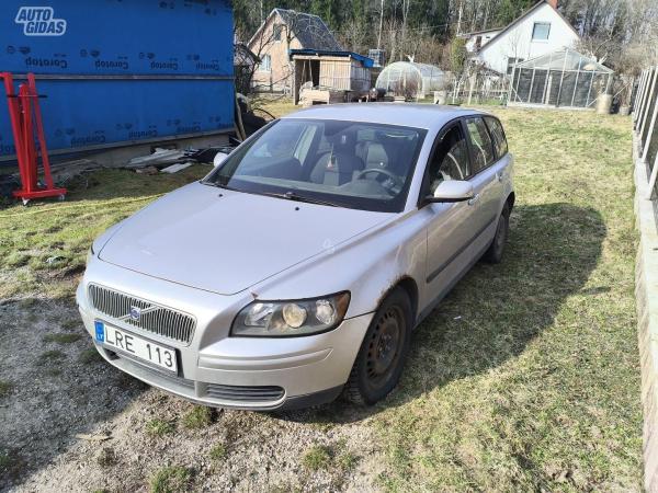 Balts Volvo V50 2005 Viļņa, ar dzinēja tilpumu 2.00 L un nobraukumu 300 tūkst. km par 600 €, foto 1 vietnē AUTOMOTO.COM.LV