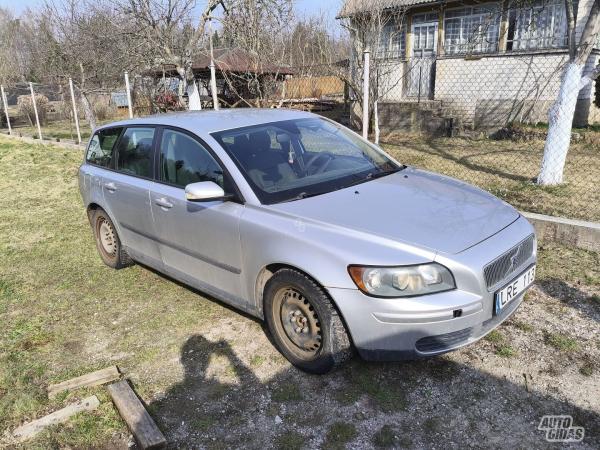Balts Volvo V50 2005 Viļņa, ar dzinēja tilpumu 2.00 L un nobraukumu 300 tūkst. km par 600 €, foto 2 vietnē AUTOMOTO.COM.LV