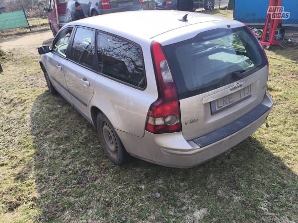 Balts Volvo V50 2005 Viļņa, ar dzinēja tilpumu 2.00 L un nobraukumu 300 tūkst. km par 600 €, foto 4 vietnē AUTOMOTO.COM.LV