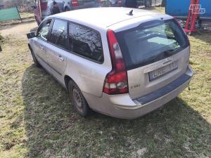 Balts Volvo V50 2005 Viļņa, ar dzinēja tilpumu 2.00 L un nobraukumu 300 tūkst. km par 600 €, foto 4 vietnē AUTOMOTO.COM.LV