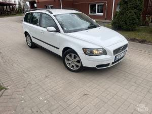 White Volvo V50 2005 in Siauliai, with an engine capacity of 2.00 L and mileage of 326 thousand km for 1700 €, photo  on AUTOMOTO.COM.LV