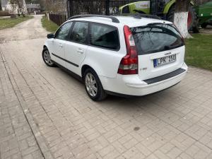 White Volvo V50 2005 in Siauliai, with an engine capacity of 2.00 L and mileage of 326 thousand km for 1700 €, photo 4 on AUTOMOTO.COM.LV
