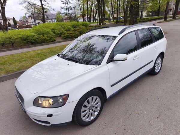 White Volvo V50 2006 in Taurage, with an engine capacity of 2.00 L and mileage of 273 thousand km for 1580 €, photo 2 on AUTOMOTO.COM.LV