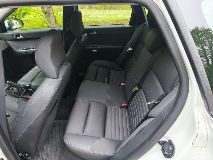 Balts Volvo V50 2006 Tauragė, ar dzinēja tilpumu 2.00 L un nobraukumu 273 tūkst. km par 1580 €, foto 14 vietnē AUTOMOTO.COM.LV