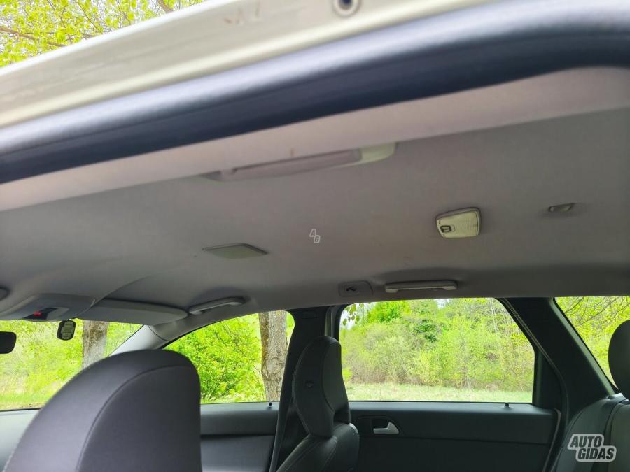 Balts Volvo V50 2006 Tauragė, ar dzinēja tilpumu 2.00 L un nobraukumu 273 tūkst. km par 1580 €, foto 18 vietnē AUTOMOTO.COM.LV