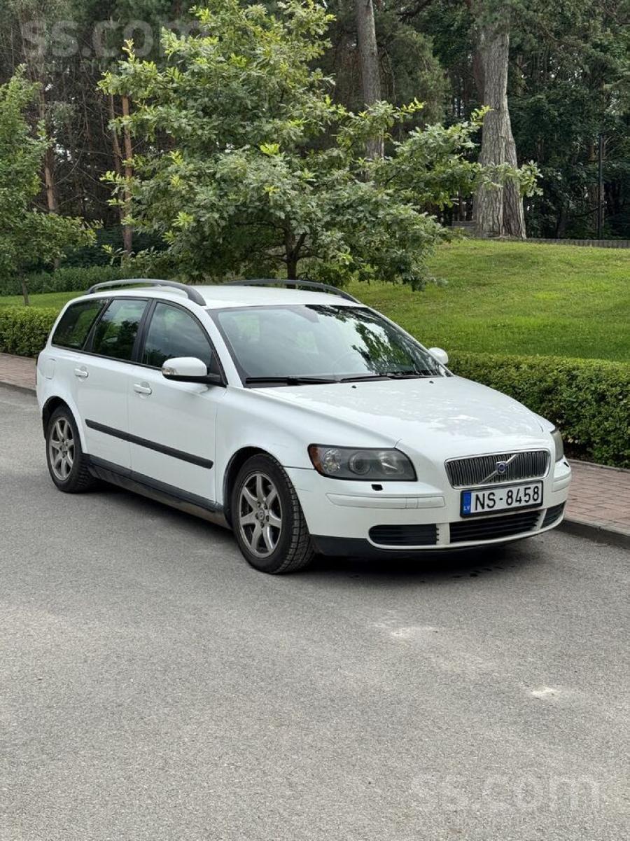 Balts Volvo V50 2006 Jūrmala, ar dzinēja tilpumu 2.00 L un nobraukumu 350 tūkst. km par 1100 €, foto 1 vietnē AUTOMOTO.COM.LV