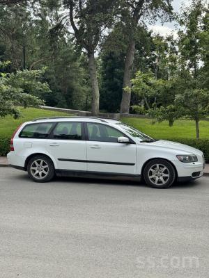 Balts Volvo V50 2006 Jūrmala, ar dzinēja tilpumu 2.00 L un nobraukumu 350 tūkst. km par 1100 €, foto 3 vietnē AUTOMOTO.COM.LV