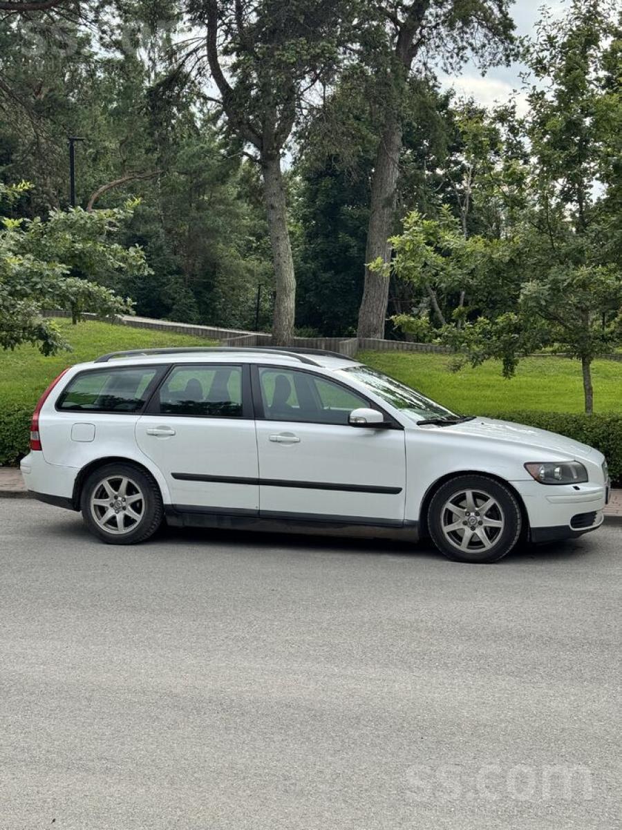 Balts Volvo V50 2006 Jūrmala, ar dzinēja tilpumu 2.00 L un nobraukumu 350 tūkst. km par 1100 €, foto 3 vietnē AUTOMOTO.COM.LV