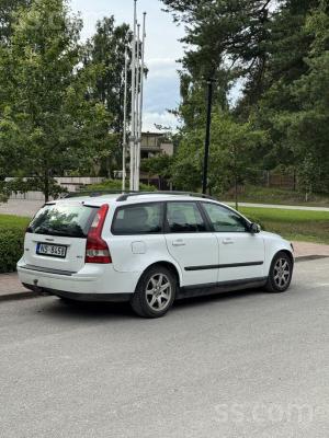 Balts Volvo V50 2006 Jūrmala, ar dzinēja tilpumu 2.00 L un nobraukumu 350 tūkst. km par 1100 €, foto 4 vietnē AUTOMOTO.COM.LV