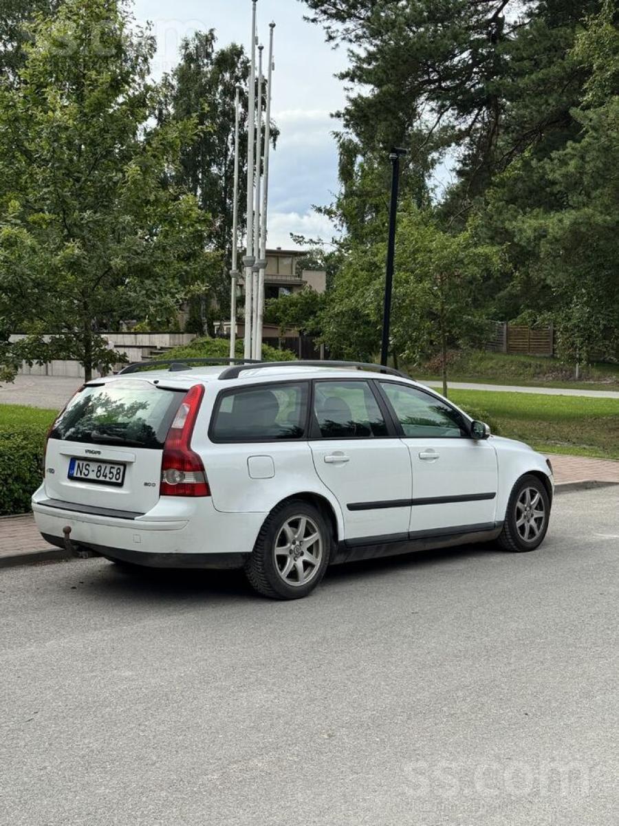 Balts Volvo V50 2006 Jūrmala, ar dzinēja tilpumu 2.00 L un nobraukumu 350 tūkst. km par 1100 €, foto 4 vietnē AUTOMOTO.COM.LV