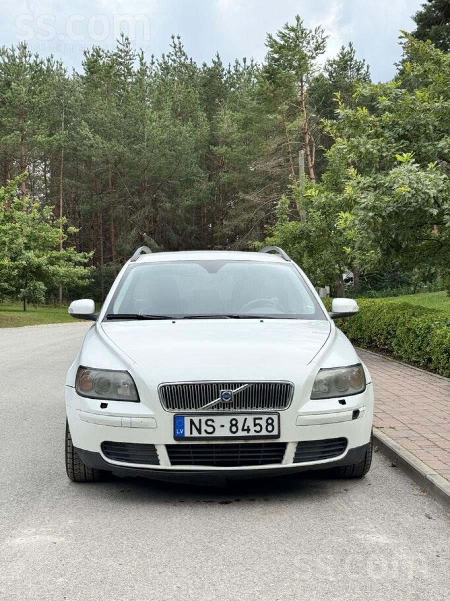 Balts Volvo V50 2006 Jūrmala, ar dzinēja tilpumu 2.00 L un nobraukumu 350 tūkst. km par 1100 €, foto 5 vietnē AUTOMOTO.COM.LV