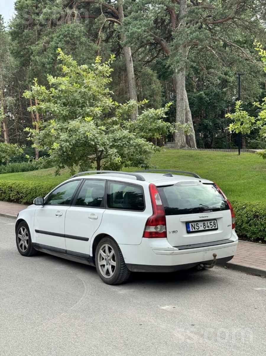 Balts Volvo V50 2006 Jūrmala, ar dzinēja tilpumu 2.00 L un nobraukumu 350 tūkst. km par 1100 €, foto 6 vietnē AUTOMOTO.COM.LV
