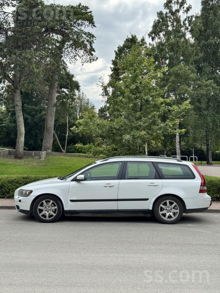 Balts Volvo V50 2006 Jūrmala, ar dzinēja tilpumu 2.00 L un nobraukumu 350 tūkst. km par 1100 €, foto 8 vietnē AUTOMOTO.COM.LV