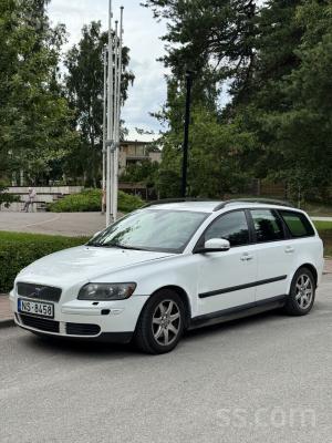 Balts Volvo V50 2006 Jūrmala, ar dzinēja tilpumu 2.00 L un nobraukumu 350 tūkst. km par 1100 €, foto 9 vietnē AUTOMOTO.COM.LV