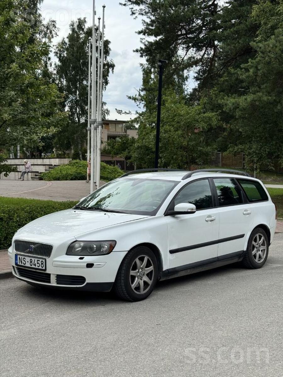 Balts Volvo V50 2006 Jūrmala, ar dzinēja tilpumu 2.00 L un nobraukumu 350 tūkst. km par 1100 €, foto 9 vietnē AUTOMOTO.COM.LV
