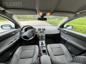 Balts Volvo V50 2006 Jūrmala, ar dzinēja tilpumu 2.00 L un nobraukumu 350 tūkst. km par 1100 €, foto 10 vietnē AUTOMOTO.COM.LV