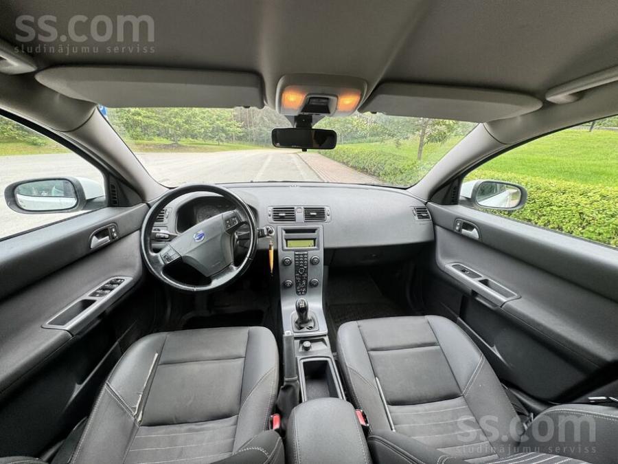 Balts Volvo V50 2006 Jūrmala, ar dzinēja tilpumu 2.00 L un nobraukumu 350 tūkst. km par 1100 €, foto 10 vietnē AUTOMOTO.COM.LV