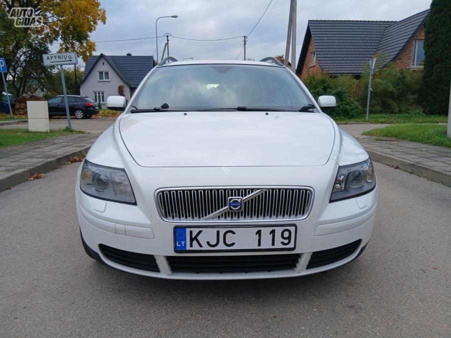 White Volvo V50 2006 in Alytus, with an engine capacity of 2.00 L and mileage of 410 thousand km for 1350 €, photo 3 on AUTOMOTO.COM.LV