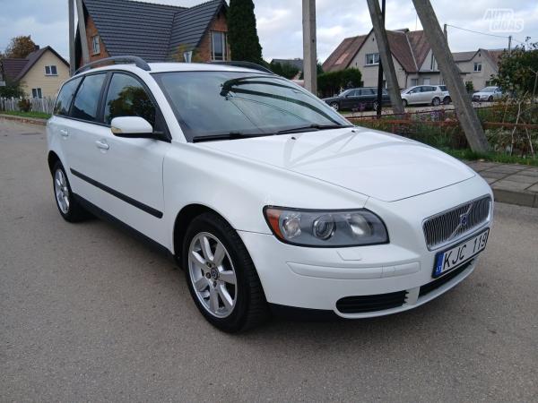 Balts Volvo V50 2006 Alīta, ar dzinēja tilpumu 2.00 L un nobraukumu 410 tūkst. km par 1350 €, foto 4 vietnē AUTOMOTO.COM.LV