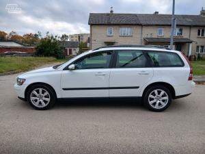 White Volvo V50 2006 in Alytus, with an engine capacity of 2.00 L and mileage of 410 thousand km for 1350 €, photo 5 on AUTOMOTO.COM.LV