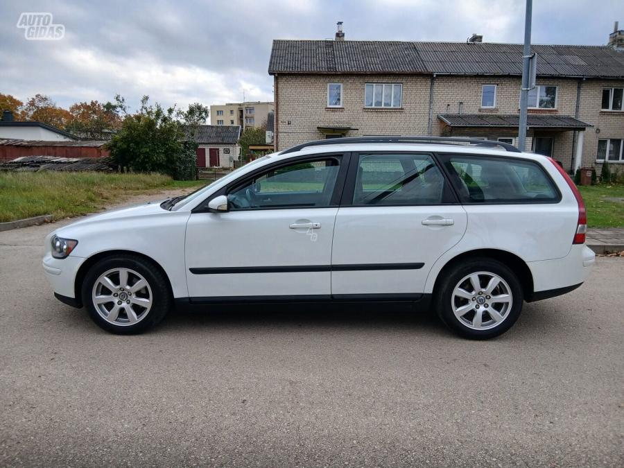 White Volvo V50 2006 in Alytus, with an engine capacity of 2.00 L and mileage of 410 thousand km for 1350 €, photo 5 on AUTOMOTO.COM.LV