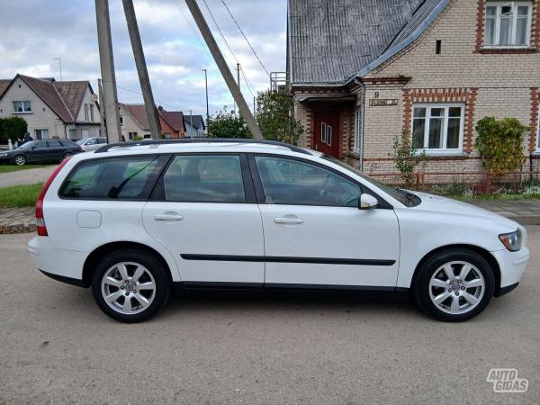 Balts Volvo V50 2006 Alīta, ar dzinēja tilpumu 2.00 L un nobraukumu 410 tūkst. km par 1350 €, foto 6 vietnē AUTOMOTO.COM.LV