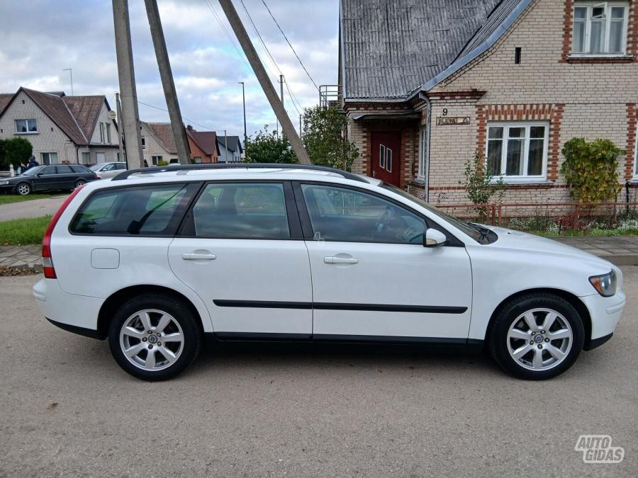 White Volvo V50 2006 in Alytus, with an engine capacity of 2.00 L and mileage of 410 thousand km for 1350 €, photo 6 on AUTOMOTO.COM.LV