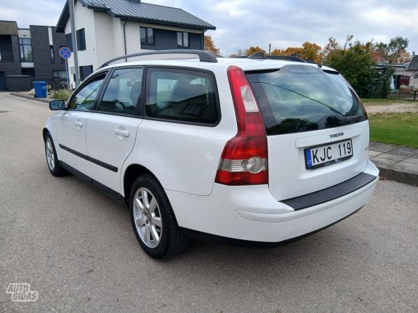 Balts Volvo V50 2006 Alīta, ar dzinēja tilpumu 2.00 L un nobraukumu 410 tūkst. km par 1350 €, foto 7 vietnē AUTOMOTO.COM.LV