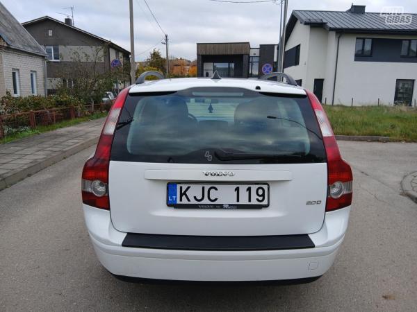 Balts Volvo V50 2006 Alīta, ar dzinēja tilpumu 2.00 L un nobraukumu 410 tūkst. km par 1350 €, foto 8 vietnē AUTOMOTO.COM.LV