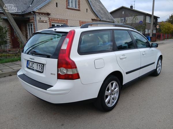 Balts Volvo V50 2006 Alīta, ar dzinēja tilpumu 2.00 L un nobraukumu 410 tūkst. km par 1350 €, foto 9 vietnē AUTOMOTO.COM.LV