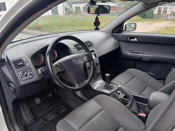 Balts Volvo V50 2006 Alīta, ar dzinēja tilpumu 2.00 L un nobraukumu 410 tūkst. km par 1350 €, foto 10 vietnē AUTOMOTO.COM.LV