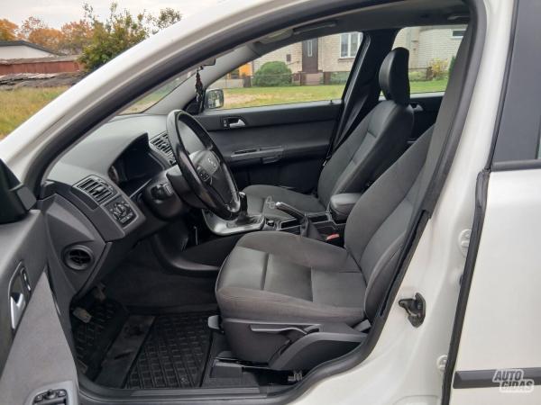 Balts Volvo V50 2006 Alīta, ar dzinēja tilpumu 2.00 L un nobraukumu 410 tūkst. km par 1350 €, foto 11 vietnē AUTOMOTO.COM.LV
