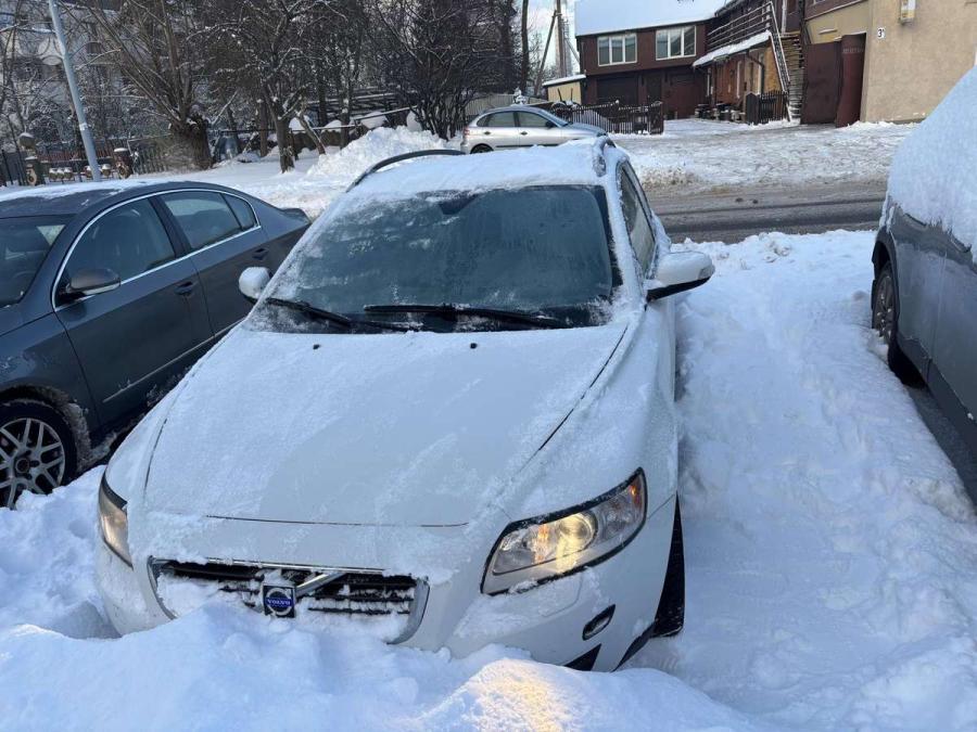 Balts Volvo V50 2007 Palanga, ar dzinēja tilpumu 2.00 L un nobraukumu 250 tūkst. km par 800 €, foto 1 vietnē AUTOMOTO.COM.LV