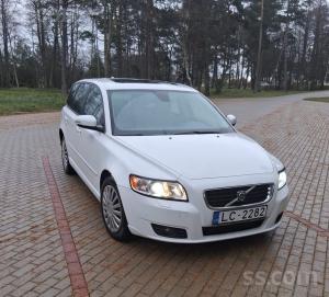 White Volvo V50 2007 in Talsi, with an engine capacity of 2.40 L and mileage of 343 thousand km for 2200 €, photo  on AUTOMOTO.COM.LV