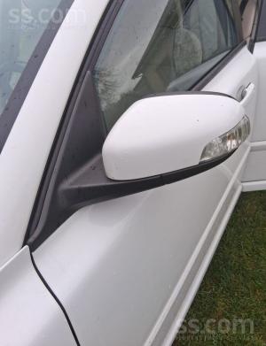White Volvo V50 2007 in Talsi, with an engine capacity of 2.40 L and mileage of 343 thousand km for 2200 €, photo 9 on AUTOMOTO.COM.LV