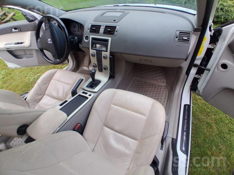 White Volvo V50 2007 in Talsi, with an engine capacity of 2.40 L and mileage of 343 thousand km for 2200 €, photo 10 on AUTOMOTO.COM.LV