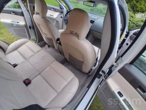 White Volvo V50 2007 in Talsi, with an engine capacity of 2.40 L and mileage of 343 thousand km for 2200 €, photo 11 on AUTOMOTO.COM.LV
