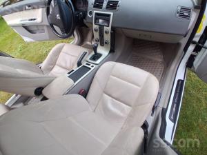 White Volvo V50 2007 in Talsi, with an engine capacity of 2.40 L and mileage of 343 thousand km for 2200 €, photo 13 on AUTOMOTO.COM.LV