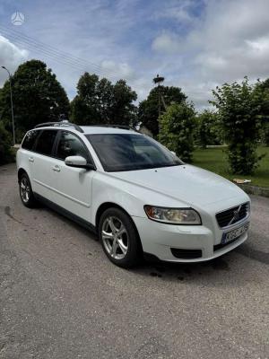 White Volvo V50 2007 in Raseiniai, with an engine capacity of 2.00 L and mileage of 435 thousand km for 1400 €, photo  on AUTOMOTO.COM.LV