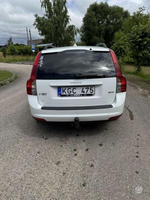 White Volvo V50 2007 in Raseiniai, with an engine capacity of 2.00 L and mileage of 435 thousand km for 1400 €, photo 4 on AUTOMOTO.COM.LV