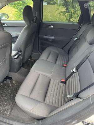 White Volvo V50 2007 in Raseiniai, with an engine capacity of 2.00 L and mileage of 435 thousand km for 1400 €, photo 9 on AUTOMOTO.COM.LV