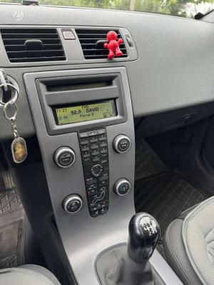 White Volvo V50 2007 in Raseiniai, with an engine capacity of 2.00 L and mileage of 435 thousand km for 1400 €, photo 11 on AUTOMOTO.COM.LV