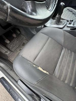 White Volvo V50 2007 in Raseiniai, with an engine capacity of 2.00 L and mileage of 435 thousand km for 1400 €, photo 12 on AUTOMOTO.COM.LV