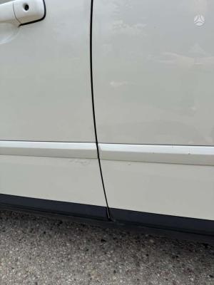 White Volvo V50 2007 in Raseiniai, with an engine capacity of 2.00 L and mileage of 435 thousand km for 1400 €, photo 14 on AUTOMOTO.COM.LV