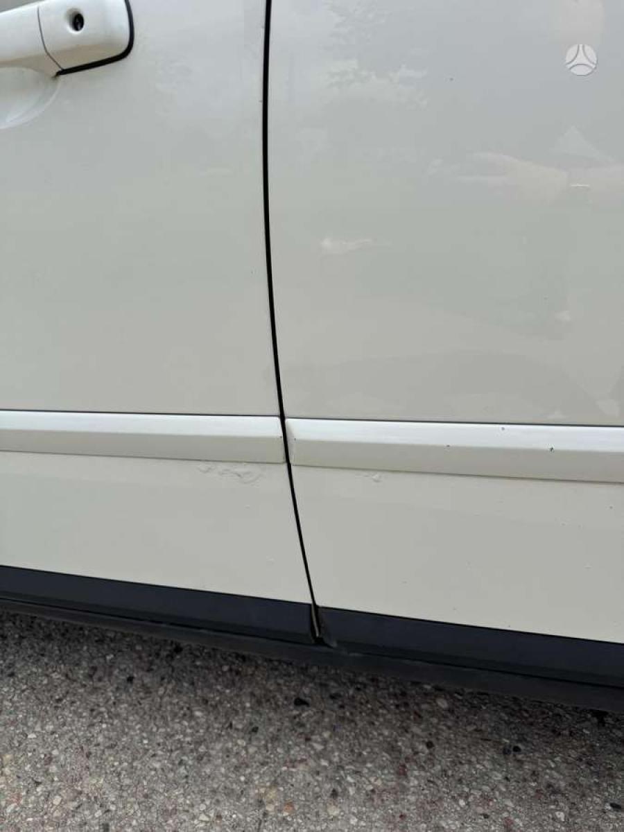 White Volvo V50 2007 in Raseiniai, with an engine capacity of 2.00 L and mileage of 435 thousand km for 1400 €, photo 14 on AUTOMOTO.COM.LV