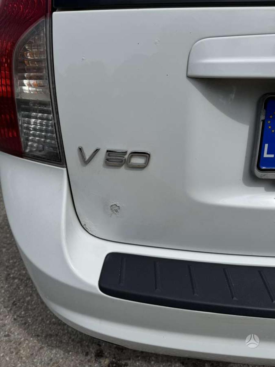 White Volvo V50 2007 in Raseiniai, with an engine capacity of 2.00 L and mileage of 435 thousand km for 1400 €, photo 15 on AUTOMOTO.COM.LV