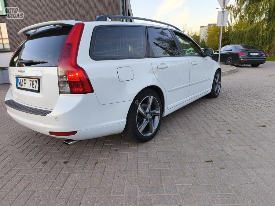Balts Volvo V50 2007 Kauņa, ar dzinēja tilpumu 2.40 L un nobraukumu 351 tūkst. km par 1600 €, foto 5 vietnē AUTOMOTO.COM.LV