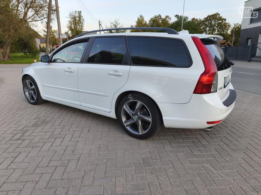 Balts Volvo V50 2007 Kauņa, ar dzinēja tilpumu 2.40 L un nobraukumu 351 tūkst. km par 1600 €, foto 7 vietnē AUTOMOTO.COM.LV