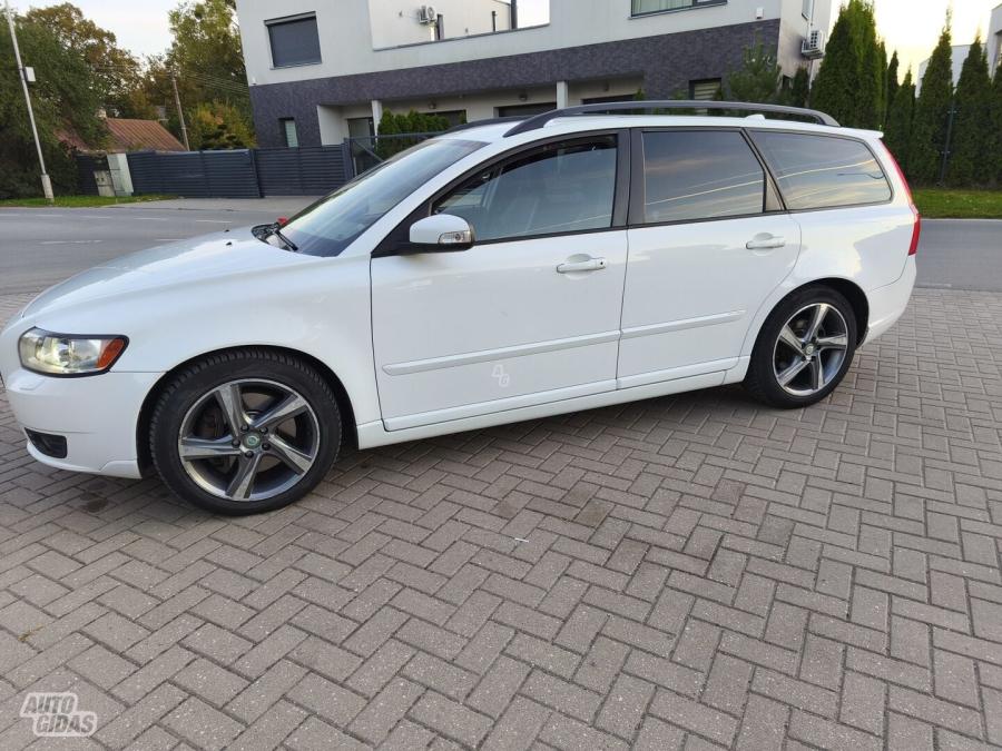 Balts Volvo V50 2007 Kauņa, ar dzinēja tilpumu 2.40 L un nobraukumu 351 tūkst. km par 1600 €, foto 8 vietnē AUTOMOTO.COM.LV