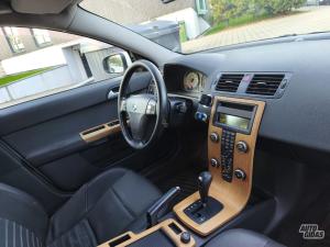 Balts Volvo V50 2007 Kauņa, ar dzinēja tilpumu 2.40 L un nobraukumu 351 tūkst. km par 1600 €, foto 10 vietnē AUTOMOTO.COM.LV